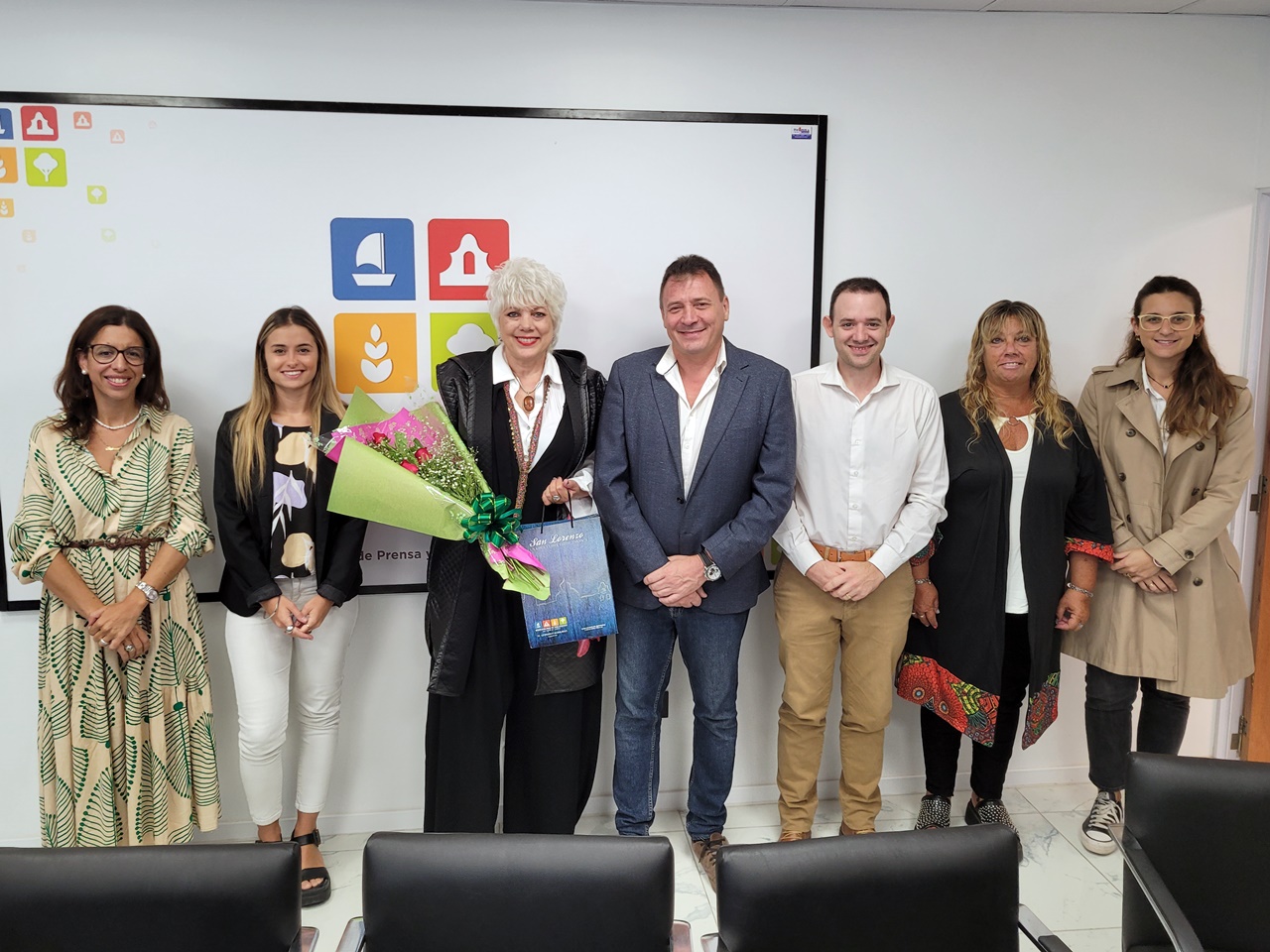 Raimundo recibió la visita de Alicia Bertolín, artista sanlorencina que ...
